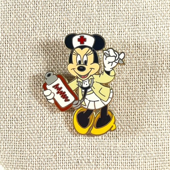 Disney | Jewelry | Very Rare Like New Official Walt Disney Minnie Mouse Emergency Nurse Pin ...
